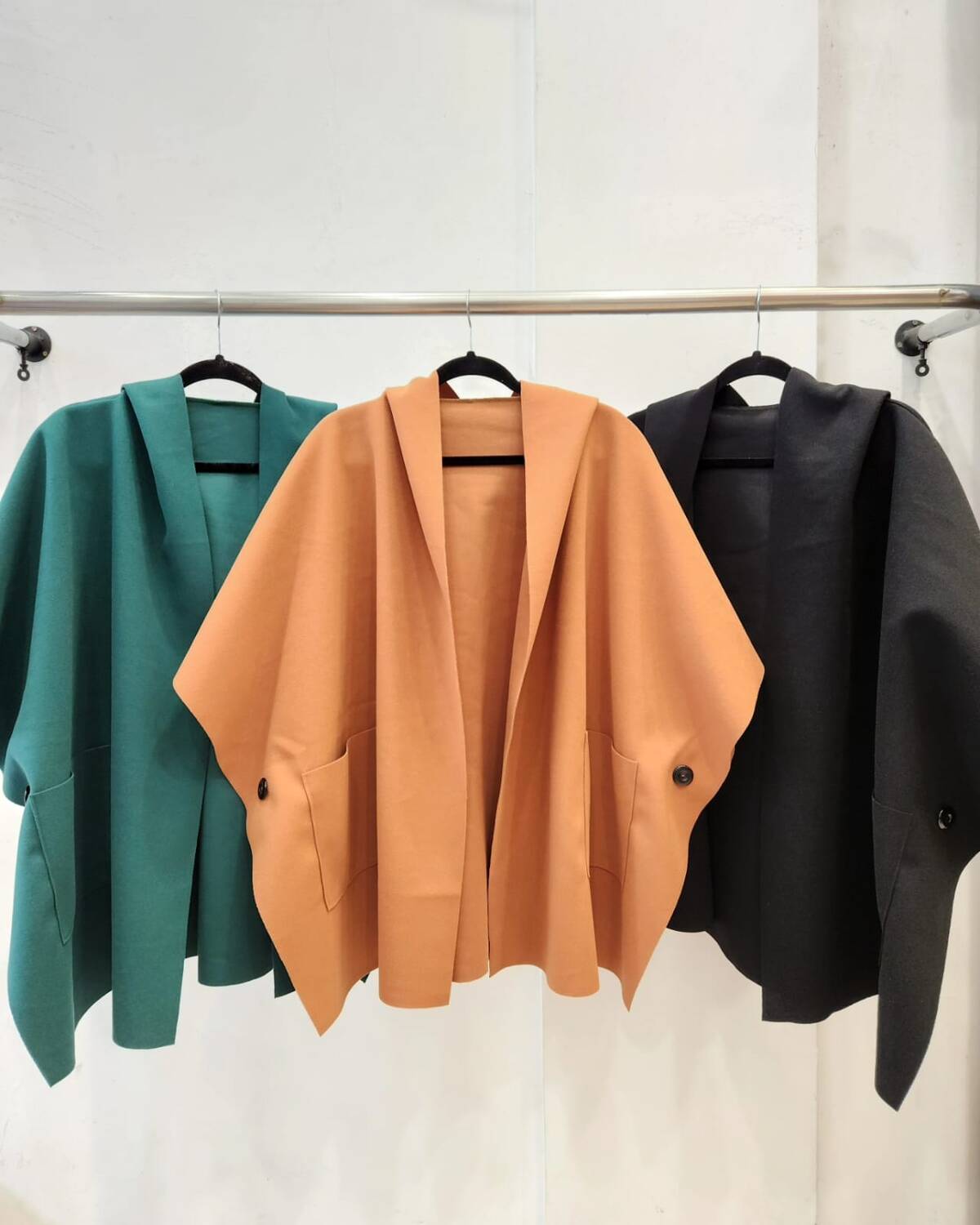 capa de paño con boton | Distrito Moda