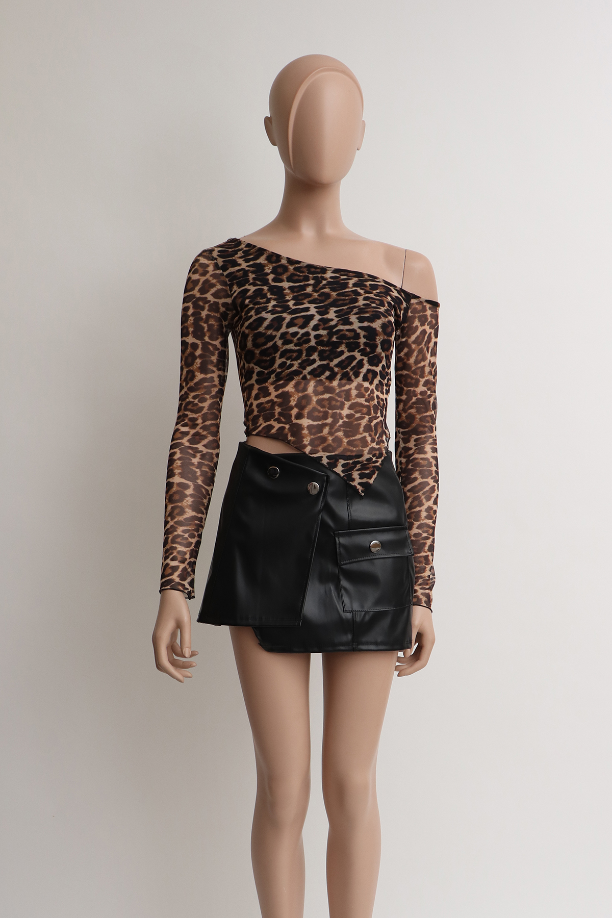 Top Asimetrico Microtul Leopardo | Distrito Moda
